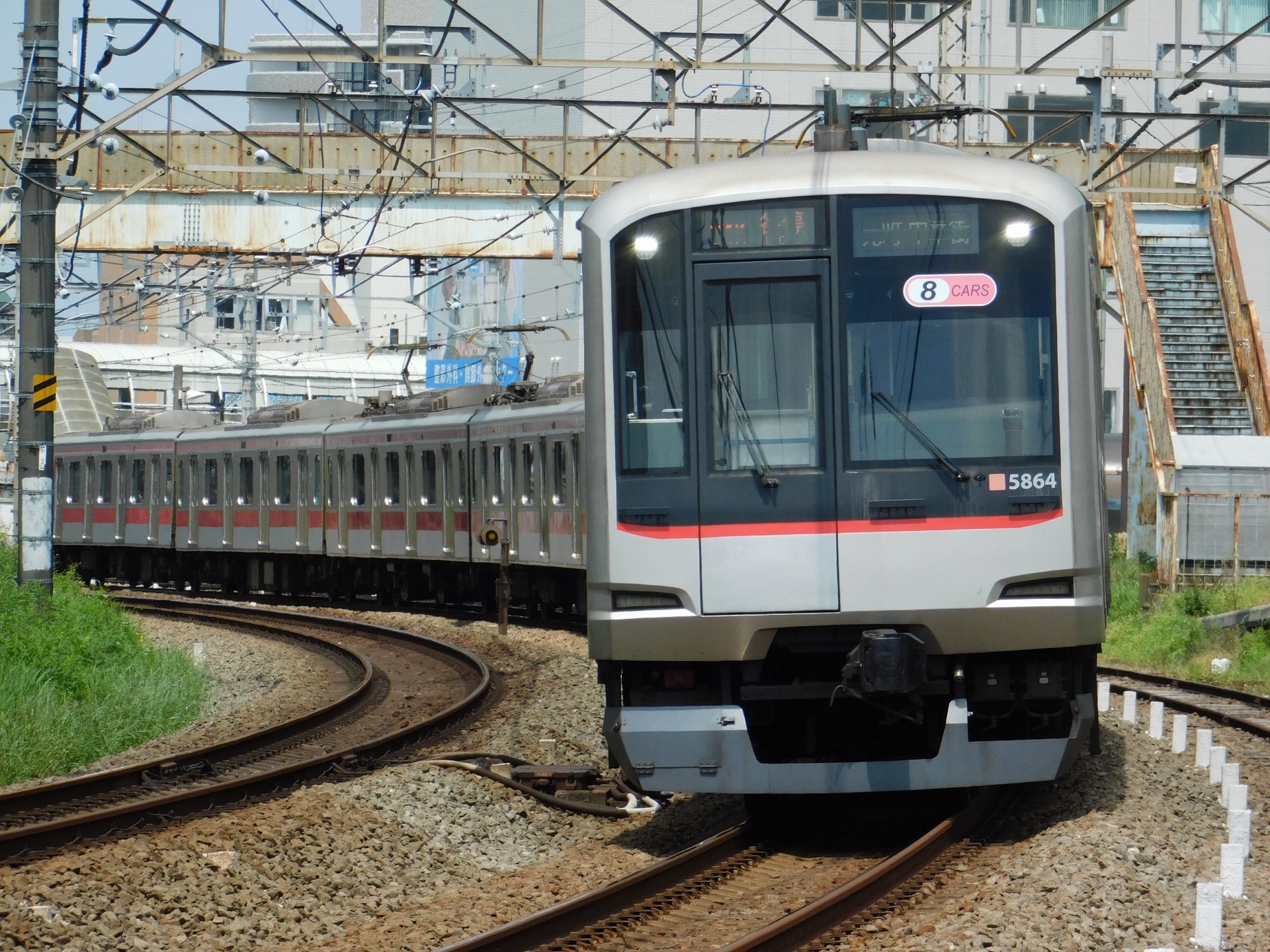 Train Travel Extravaganza! Yokohama To Tokyo | Deep Japan